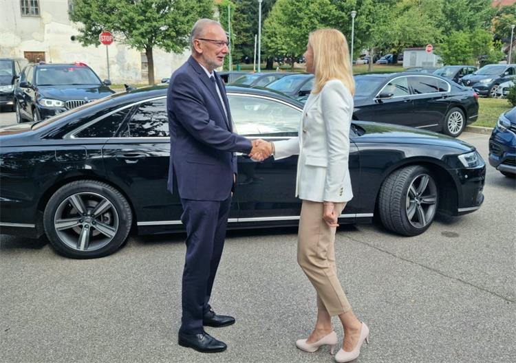 Ministarstvo unutarnjih poslova Republike Hrvatske - Brežice ...